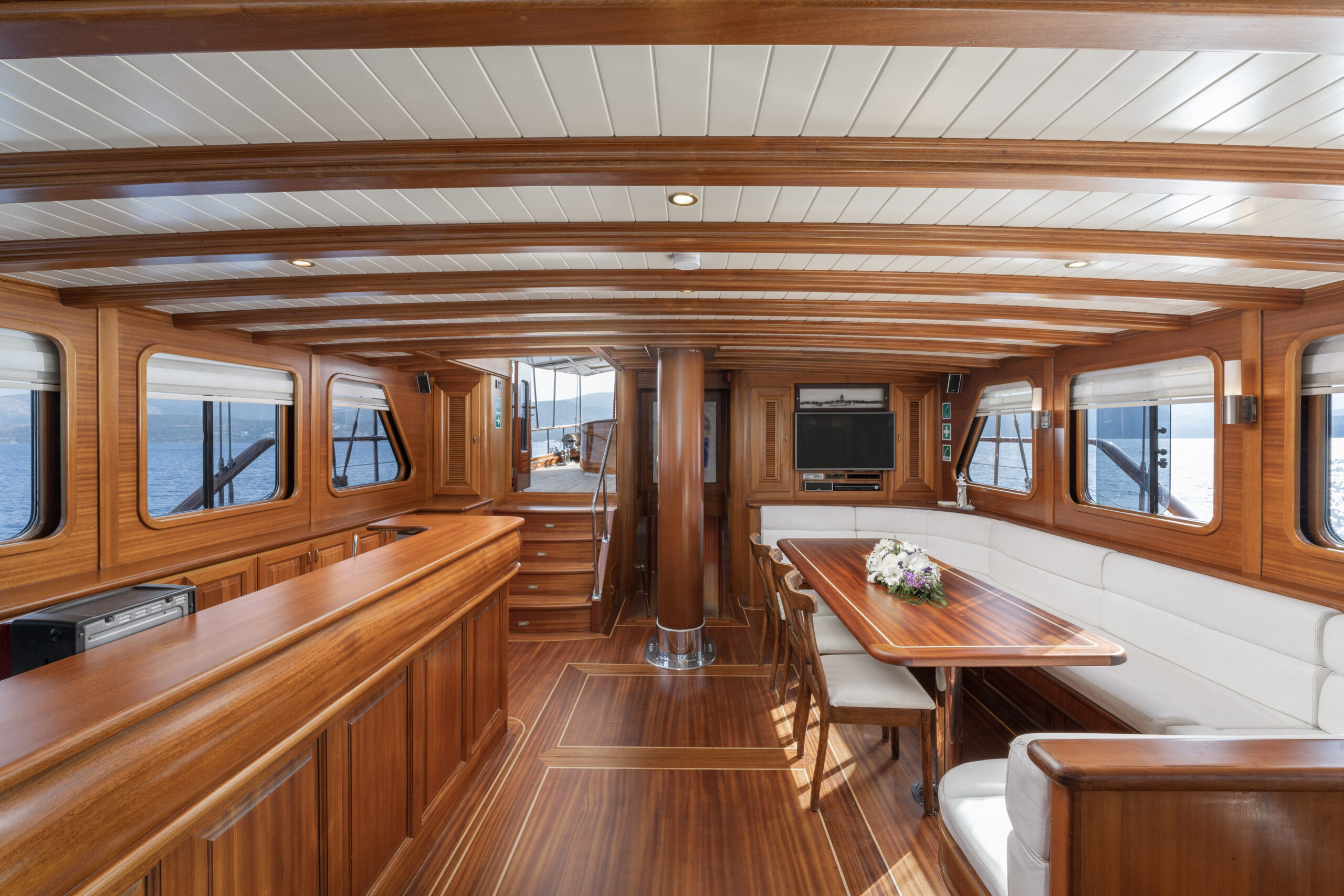 2009 Ketch 31M – Niyana Yachts